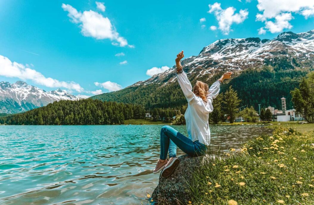 20 Cute and Easy Photo Poses for Women