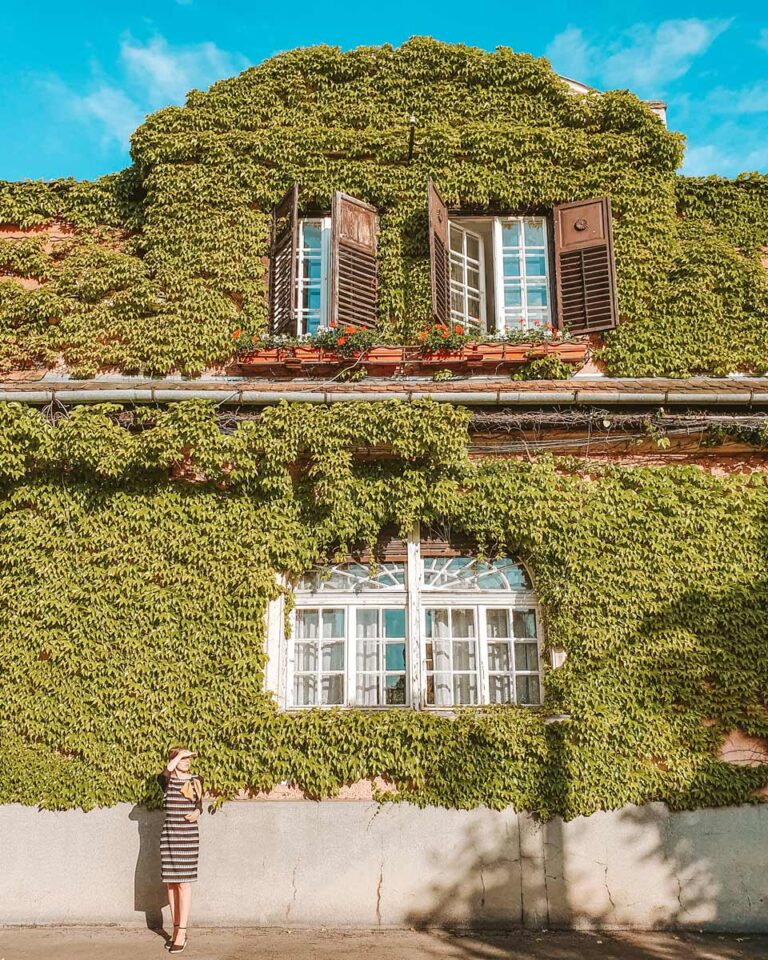 20 Cute and Easy Photo Poses for Women